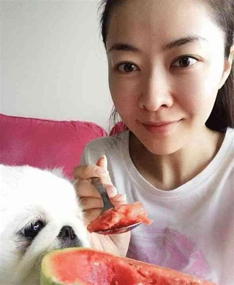 厲害了我的姐！熊黛林素顏吃西瓜 氣色超好 每日頭條