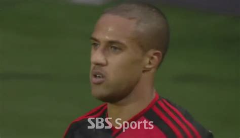 Sbs 스포츠 골프 뉴스 전체뉴스 퀸즈 파크 스완지 기성용의 창의적인 스루패스를 받은 라우틀리지의 부정확한 크로스 Sbs