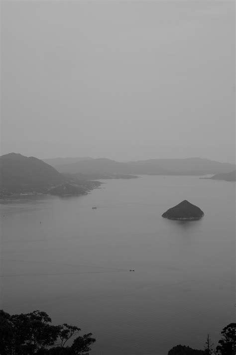 무료 이미지 바다 연안 대양 수평선 산 구름 검정색과 흰색 안개 아침 호수 새벽 황혼 반사 날씨 만