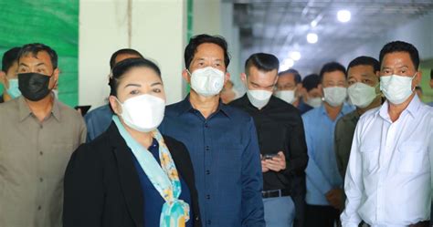 ឯកឧត្ដម ឃួង ស្រេង និងលោកជំទាវ យក់ សម្បត្តិ អញ្ជើញពិនិត្យវឌ្ឍនភាព នៃការសាងសង់មន្ទីរពេទ្យជាតិ