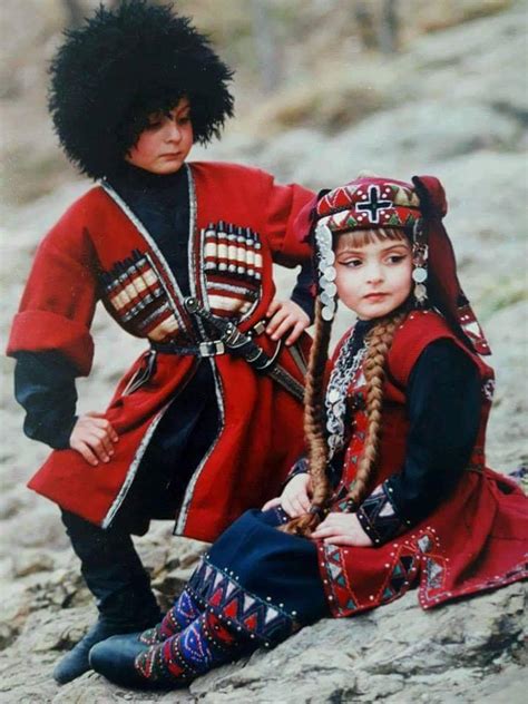 ისტორია კიდევაც დაიზრდებიან ალგეთს ლეკვები მგლისანი