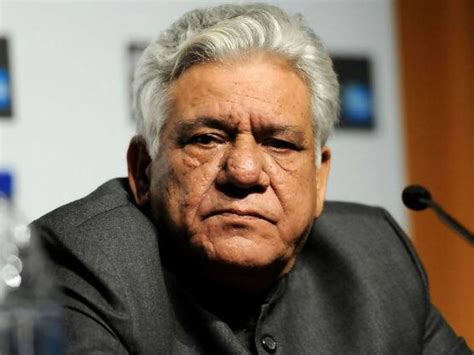 55 वर्षीय मोलकरीणच्या प्रेमात पडले होते 14 वर्षांचे ओम पुरी शारीरिक