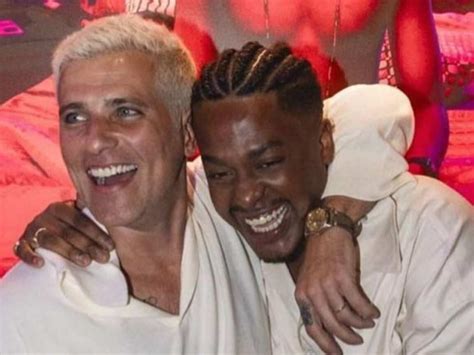 Cena íntima Entre Patrick Congo E Bruno Gagliasso Em Os Quatro Da Candelária Gera Repercussão