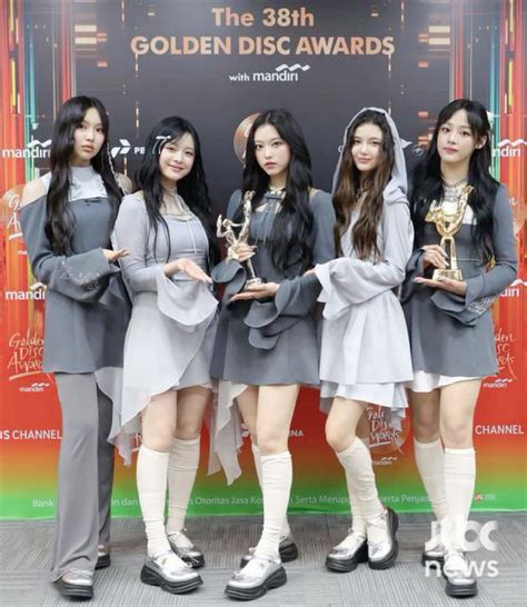 Newjeans At The 2024 Golden Disc Awards Nwjns Cookie Outfits Newjeans Performance Outfits