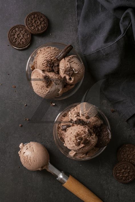 دانلود تصویر اسکوپ بستنی شکلاتی با بیسکویت دانلود رایگان فایل لایه