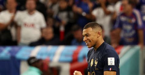 기뻐하는 음바페