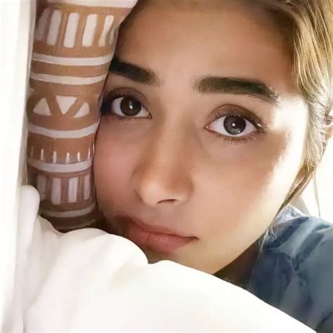 Pooja Hegde Scrolller