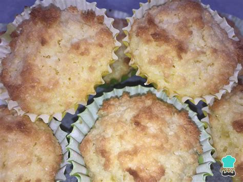 Bolinho De Coco Simples Fácil