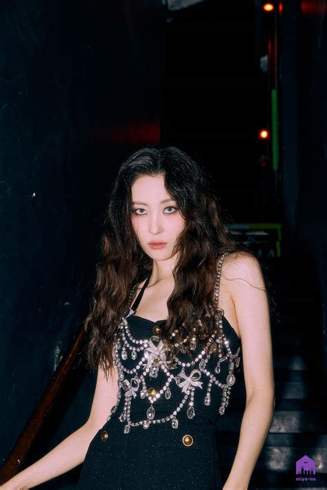 Sunmi Releases Tracklist For October Comeback Stranger