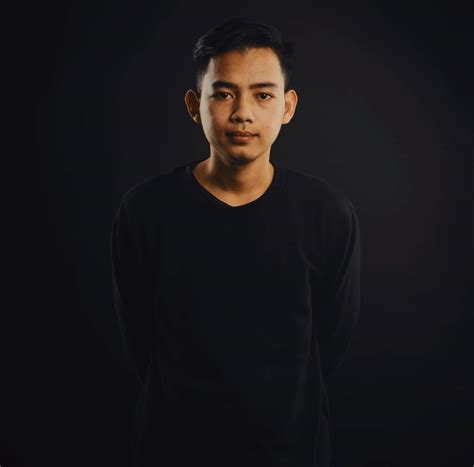 Lebih Mengenal Profil Biodata Ilham Wibowo Youtuber Dan Team Konten Kreator Denny Caknan Lagi