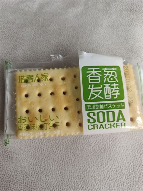 张一朵饼干糕点怎么样 香葱味的苏打饼干咬一口嘎嘣脆 什么值得买