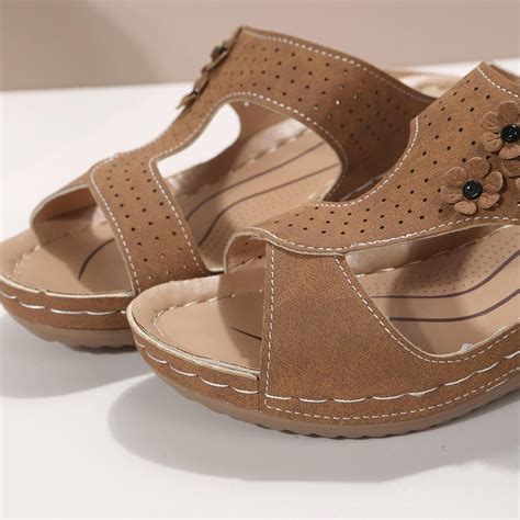 Купити 2023 Нове літнє велике жіноче взуття Босоніжки на танкетці з відкритим носком і вирізаним