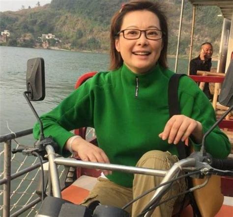 44歲袁立素顏照遭曝光，網友：原來這才是真的你呀！ 每日頭條