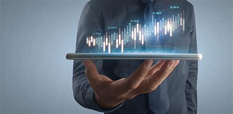 사업가 계획 그래프 성장 증가 차트 긍정적 인 지표의 그의 사업에 손에 태블릿 개념에 대한 스톡 사진 및 기타 이미지 개념