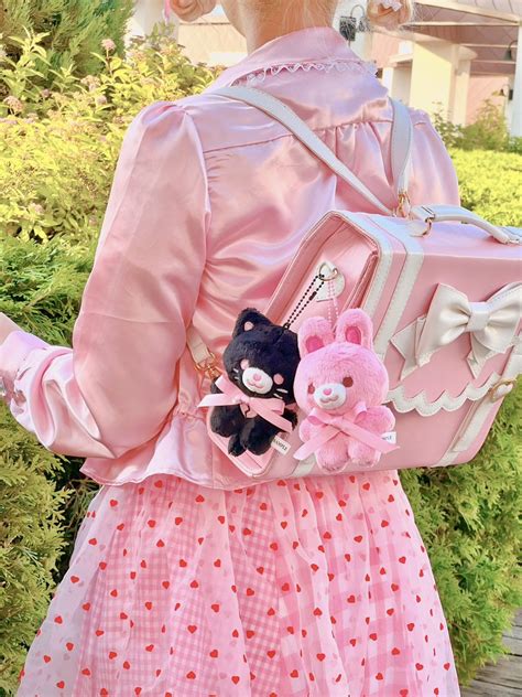 On Twitter Rt Seolkeeillust Rt💗해주신 2분께 설기일러스트 포카홀더 제품 1개 선물해드려요🎀 드디어 설기일러스트 첫 인형키링을 제작하게