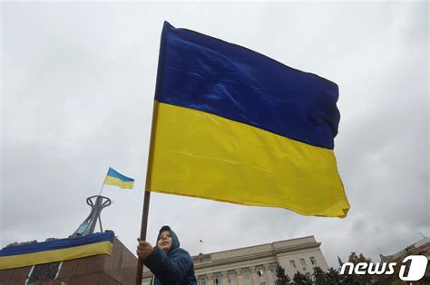 헤르손에 휘날리는 우크라이나 국기 네이트 뉴스