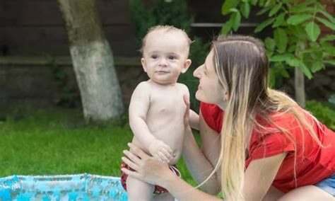 Tính cách này rất có thể được mẹ truyền cho con trai cùng xem có chính xác không