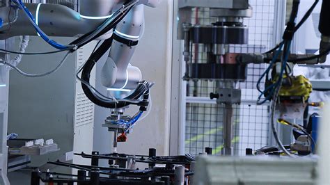 what is the difference between 6 and 7 axis robot arms