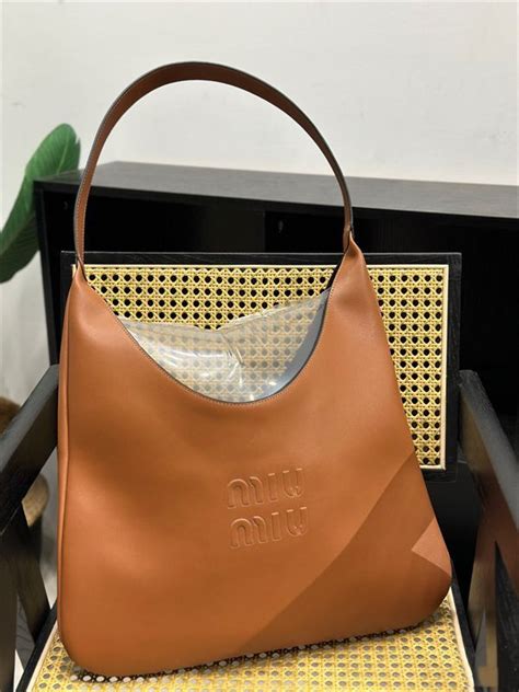 Сумка на плечо Miu Miu купить с доставкой по выгодным ценам в интернет магазине Ozon 1392411610