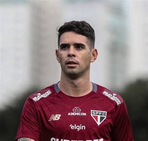 Brazilian Footballer Oscar Collapses During Training Read Qatar Tribune On The Go For