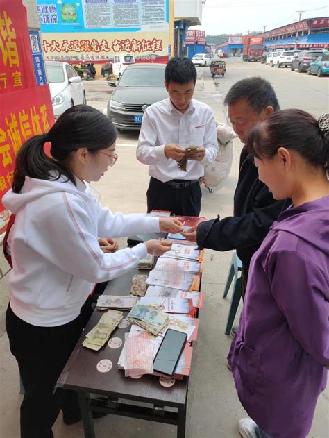 中信银行新乡分行开展“我为群众办实事——兑零换残”青年志愿活动 产业资讯 新乡网新闻中心
