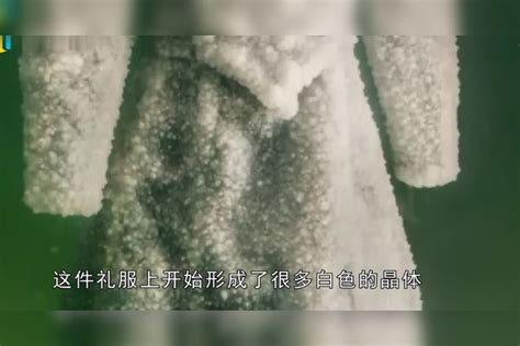 老外把一件礼服放入死海中2年后捞出来一看神奇的事发生了 死海 礼服 老外