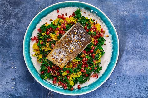 Skindstegt Torskkulmule Med Persiske Ris Med Granatæble Pinjekerner