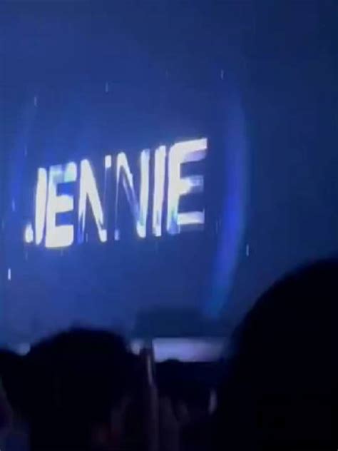 Jennie演唱会新歌舞台饭拍现场live真的很好听 演唱会 Jennie live 新浪新闻