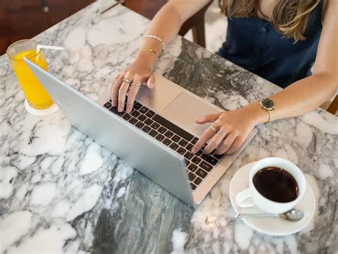 数据中台在企业竞争情报分析中的重要性是什么？ 光点科技