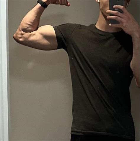 Who Likes A Bicep Flex R Clothedmuscle