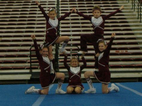 Cheer Stunt For Youth Bantam Cheer Stunts Cheerleading Stunt Youth