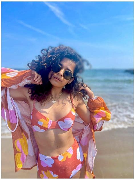 9 Hot Sexy Mithila Palkar Bikini Pics