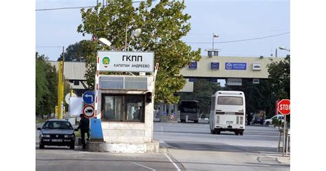 Кашони с пари изкарвали митничари