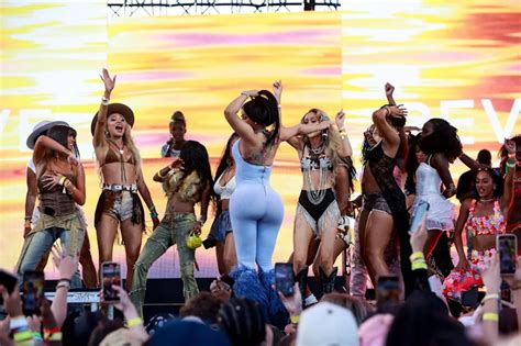 Cardi B Gets Mixed Reactions After Twerking Onstage At Revolve Festival