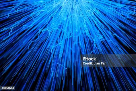 파란색 빛나는 방사형 선 마법의 선 3d 렌더링 권위에 대한 스톡 사진 및 기타 이미지 권위 사진 효과 환경 Istock