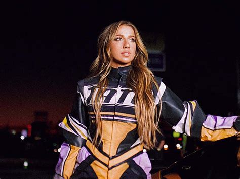 Tate Mcrae Drops New Single 2 Hands” Ahead Of The Release Of Her Third
