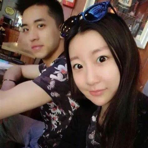突然！许魏洲卡点官宣结婚，夫妻俩拿结婚证对天拍照，出道六年两段恋情女方周雨彤绯闻