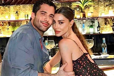 Belen Rodriguez Si Sposa Spunta Il Dettaglio Velvet Gossip