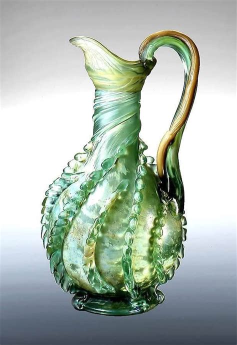 Miroslav Émile Gallé 4 май 1846 23 септември 1904 е френски художник и дизайнер известен