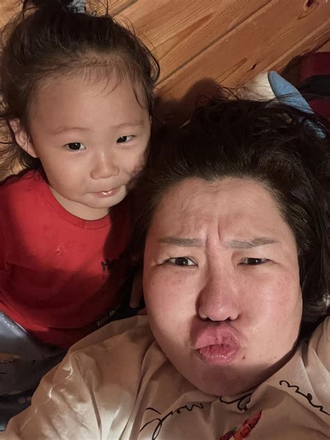 Singer Алтан хэвэлдээ амь амьдрал олсоноо мэдэх тэр л мөчөөс эмэгтэй хүн алаг хорвоод тээж