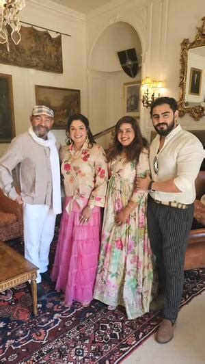 Anitha Vijayakumar London Trip Photos அருண் விஜய் சிஸ்டர்ஸா இது வயசு 50ஐ தாண்டினாலும்