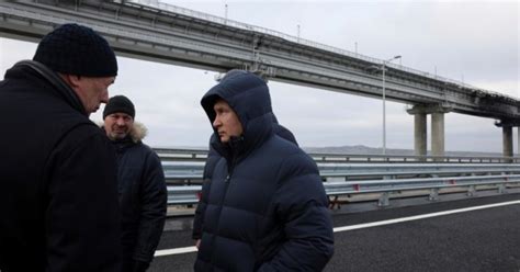 우크라 러 모스크바 인근 드론 공격 푸틴 손수 벤츠 몰고 크림대교 시찰