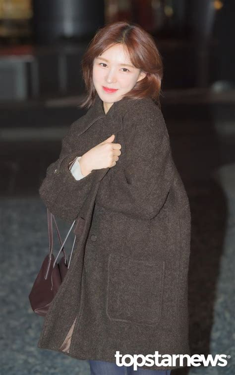 [hd포토] 레드벨벳 웬디 ‘의외로 수줍음이 많은 성격 웬디의 영스트리트 출근길 최규석 기자 톱스타뉴스