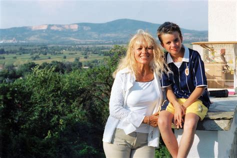 Csepregi Éva és Fia Képei Az évek Során