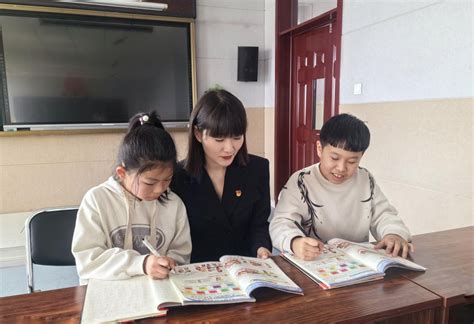 刘晨晨委员：潜心耕耘育桃李 履职尽责显担当