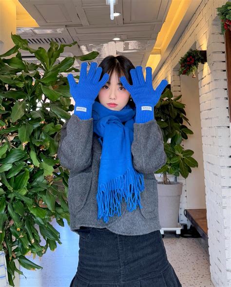 보라귱 패션 광고 추운겨울날…💙 포인트 주기 좋은 화사한 콜릿 Koleat Official 니트장갑 💙 보온성과 포인트 두가지 챙길 수 있는 일석이조 🫶🏻