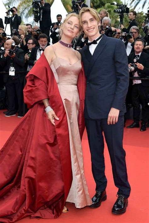 ユマ・サーマンが21歳息子をカンヌ国際映画祭に同伴、仲良しすぎる2ショット Frontrow