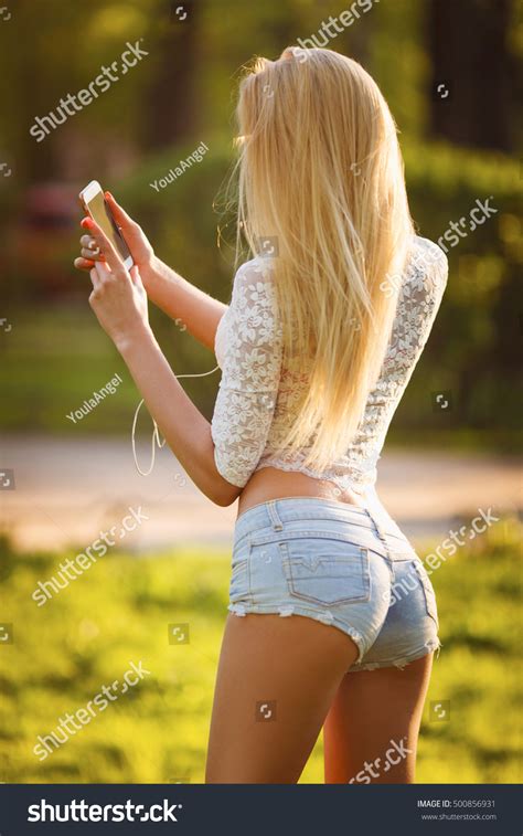 Women In Sexy Short Shorts