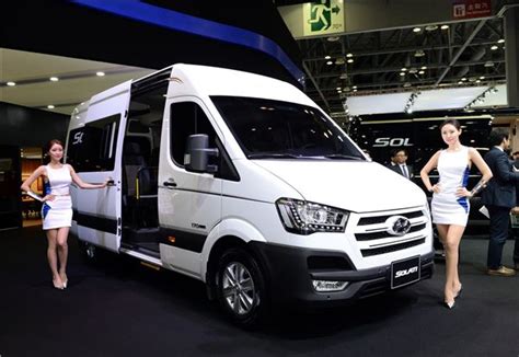 현대차 미니버스 ‘쏠라티 국내 출시···10년만에 15인승 부활 뉴스웨이