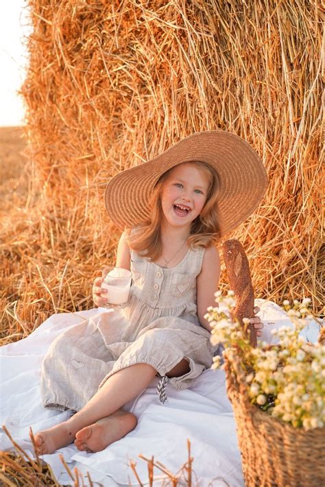 Девочка в поле